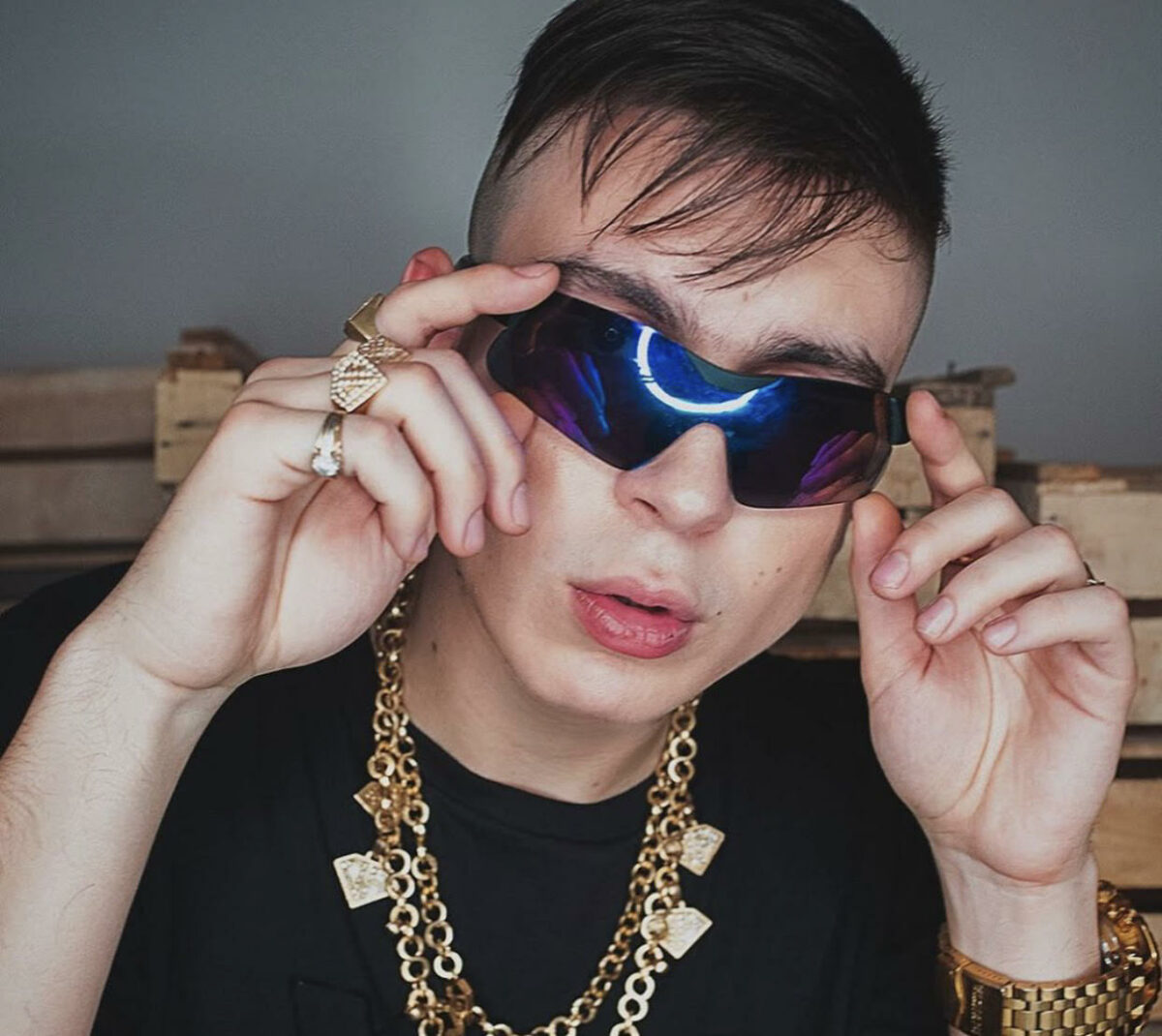 LA CONEXIÓN DE YSY A CON EL 11 DE NOVIEMBRE – El Estilo Libre